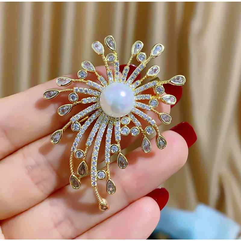 ・カテゴリ: ブローチ・スタイル: 宮廷風、ファッションOL、通勤・素材: 銅・: 花柄・加工: 象嵌・石素材: ジルコン・モチーフ: 中国結び・対象: 男女兼用