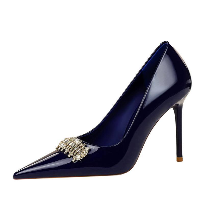 ・カテゴリ: パンプス・スタイル: 欧米風・性別: レディース・アッパー素材: エナメル・ソール素材: ゴム・裏地素材: PU・インソール素材: PU・靴の高さ: ローカット・つま先形状: ポインテッドトゥ・ヒール形状: ピンヒール・要素:...