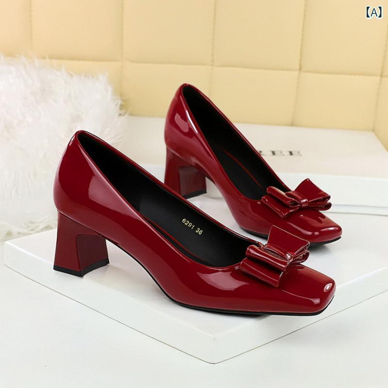 ・カテゴリ: メリージェーン・スタイル: 欧米風、パンプス・アッパー素材: エナメル・靴底素材: ゴム・ライニング素材: PUレザー・インソール素材: PU・つま先形状: スクエアトゥ・ヒール形状: 太ヒール・要素: 浅口、太ヒール・カット...