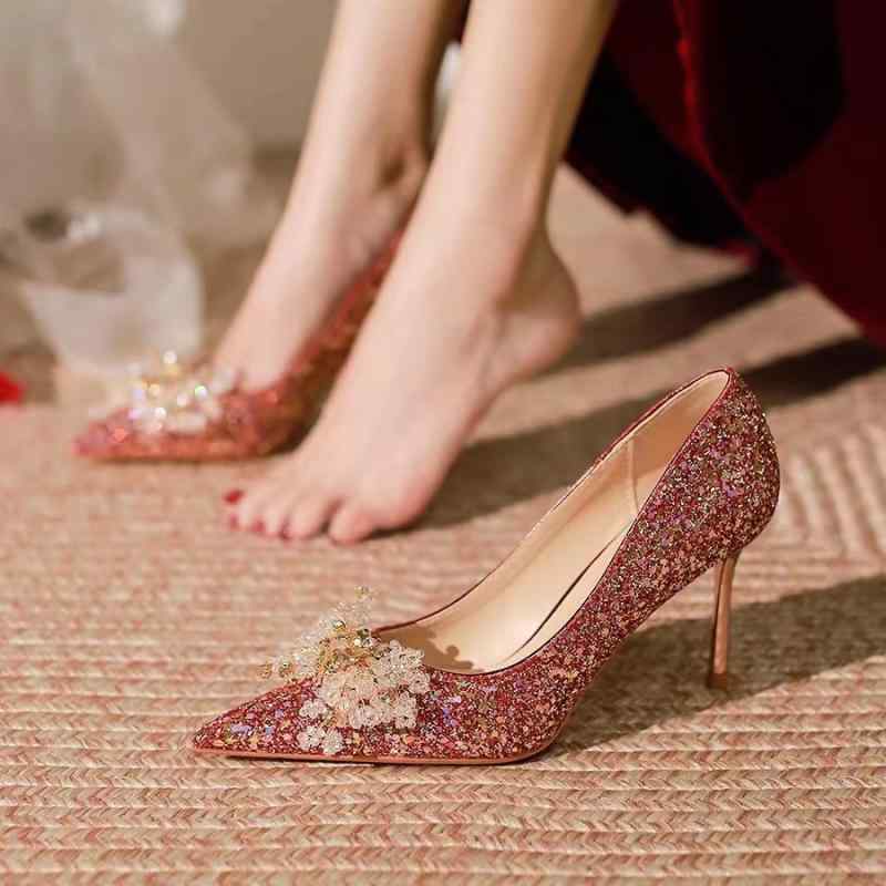 ・カテゴリ: ハイヒール・スタイル: セクシー・性別: 女性・対象: 成人・つま先形状: ポインテッドトゥ・ヒール形状: ピンヒール・表地素材: グリッター・裏地素材: マイクロファイバー・靴底素材: ラバー・柄: 無地・要素: 金属、ライ...