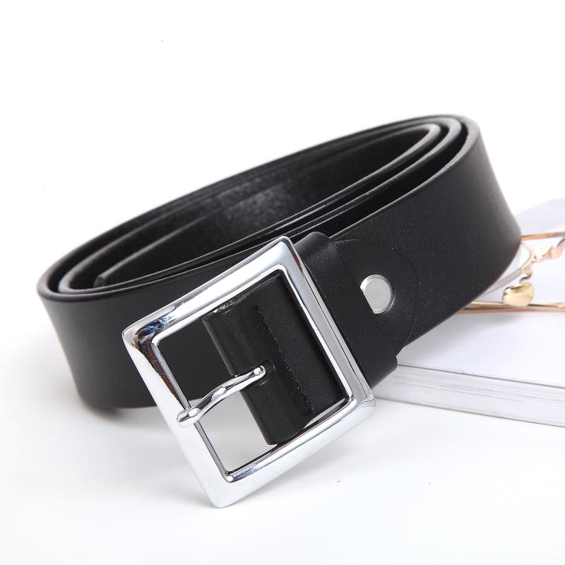 ・カテゴリ: ベルト・対象: 男女兼用・対象年齢: 成人・素材: 牛革（床革）・加工: エナメル加工・バックル素材: 合金・バックル形状: スクエア・留め具の種類: ピンバックル・: プレーン・カラー展開: レッド、ブラック、ホワイト、コー...