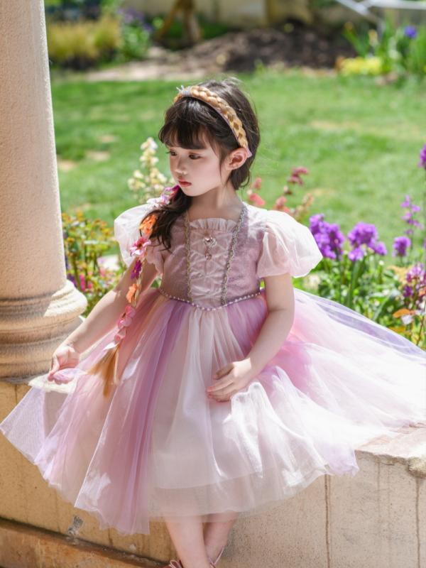 ・スタイル: プリンセス・カテゴリ: ワンピース・素材: 綿混・主素材: ポリエステル 80%・性別: 女の子・対象年齢: 3〜8歳 (100〜140cm)・柄: 無地・加工: 柔軟加工・袖丈: 半袖・シルエット: プリンセスライン・裏地素...