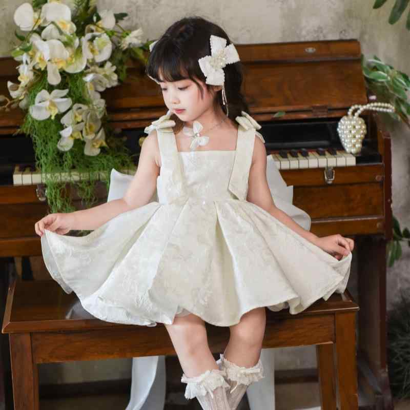 ・カテゴリ: ワンピース・スタイル: プリンセス・主な素材: ポリエステル 30%、綿・裏地素材: ポリエステル 30%・対象: ガールズ・対象年齢: 約3〜8歳・柄: 花柄・加工: ソフト加工・: キャミソール・スカートタイプ: プリンセ...