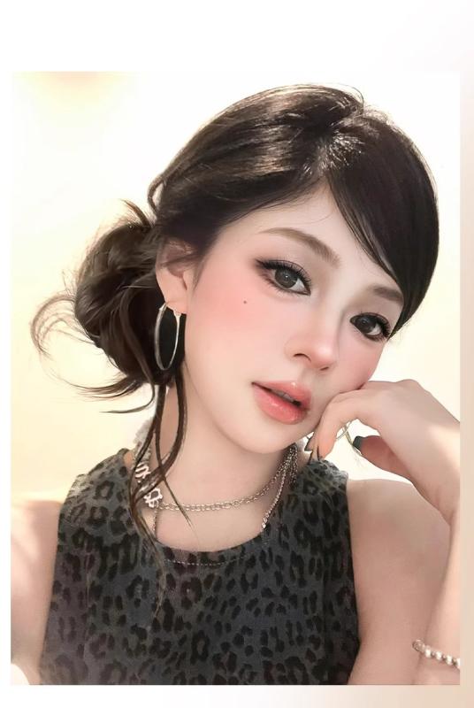 ・カテゴリー: ヘアピース・スタイル: お団子ヘア・対象: レディース・製法: マシンメイド・素材: 耐熱ファイバー・カラー展開: ナチュラルブラック、ブラックブラウン、ライトブラウン、ダークブラウン