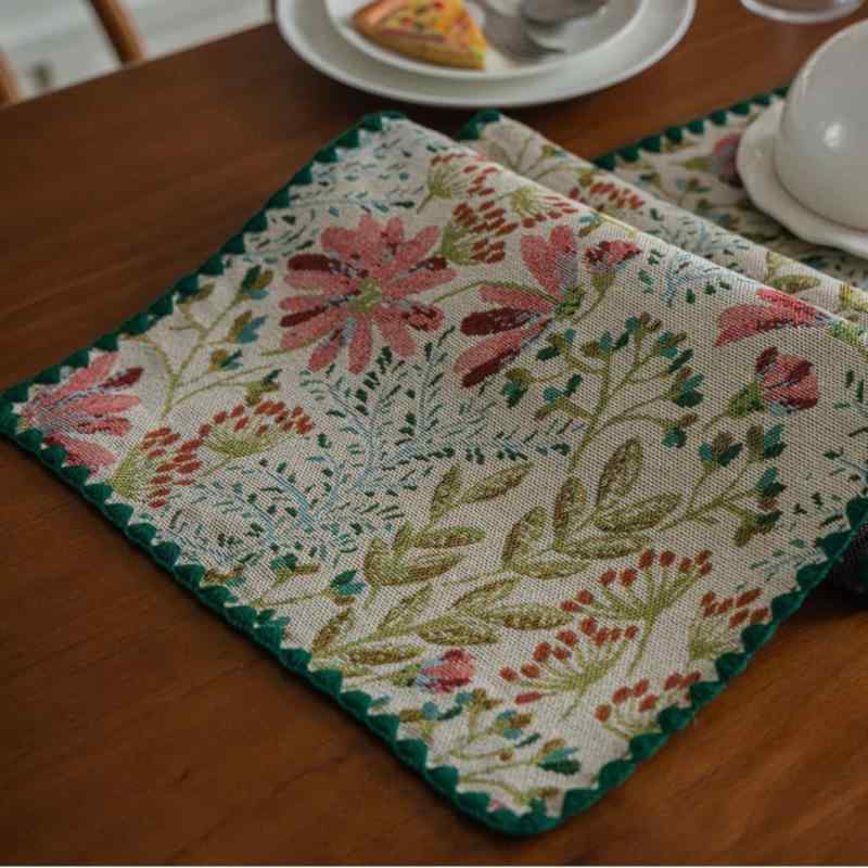 ・カテゴリ: テーブルランナー・スタイル: カントリー風・主な素材: 綿70%、ポリエステル30%・柄: 植物・花柄・カラー展開: 五彩花刺繍グリーン、水仙刺繍ブラック、風信子刺繍グリーン、百合刺繍グリーン、草地刺繍カフェ、カーネーション刺...