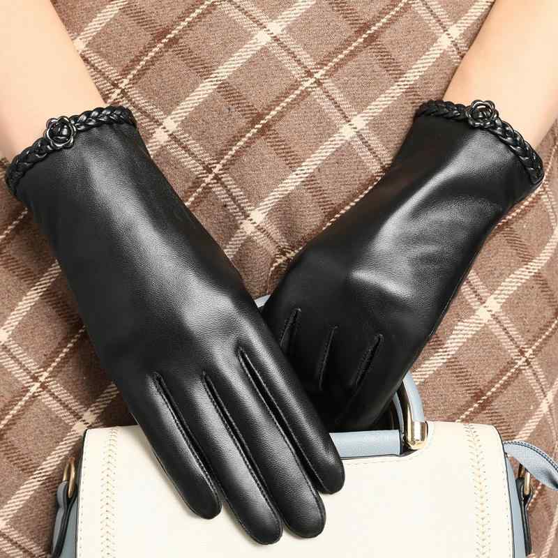 ・カテゴリ: 手袋・性別: 女性用・主な素材: 羊革・スタイル: 5本指手袋・機能: 保温、防寒・特徴: タッチパネル・加工: 刺繍・柄: 無地・カラー展開: ブラック・サイズ展開: M、L
