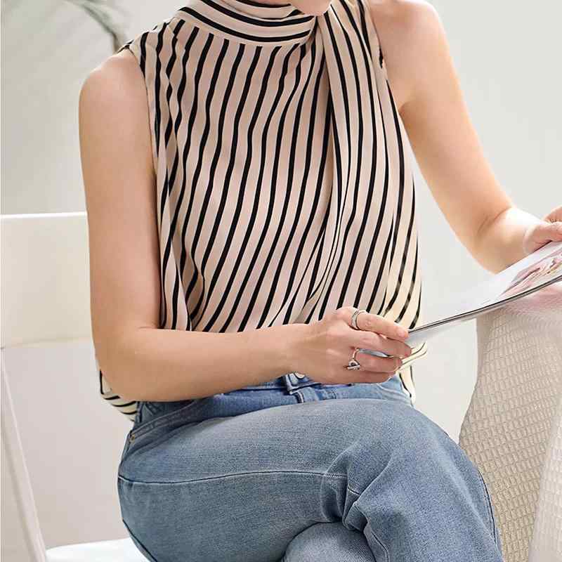 ・カテゴリ: シャツ・スタイル: プルオーバー、通勤風・主な素材: ・主な素材の含有量: 50%以上70%未満・ネックライン: スカーフカラー・袖丈: ノースリーブ・柄: ストライプ・カラー展開: ストライプ・サイズ展開: S, M, L, XL