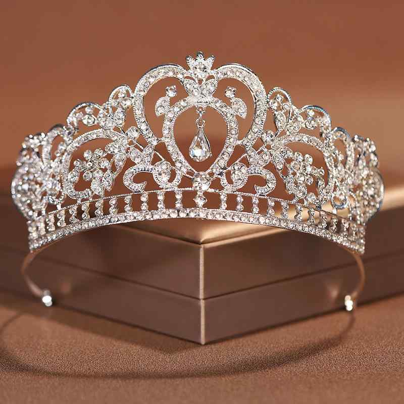 ・カテゴリ: ヘッドドレス・スタイル: 欧米風・タイプ: レディース・形状: クラウン・素材: 合金・加工: メッキ加工・カラー: シルバー・用途: 結婚式、誕生日、旅行記念、お祝い、新築祝い、展示会、広告宣伝、従業員福利厚生、周年記念、ビ...