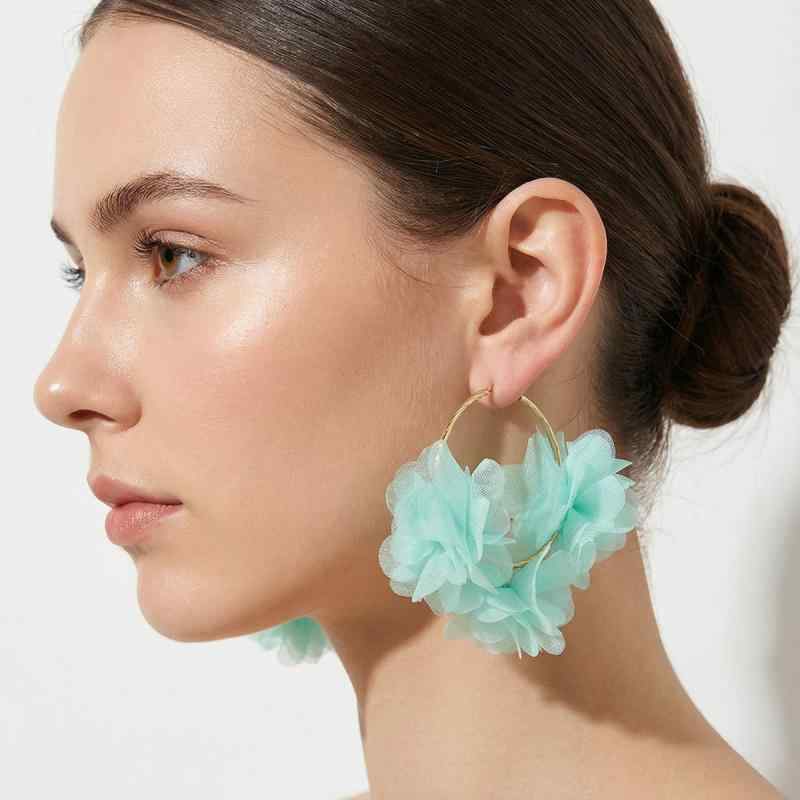 ・素材: 銅・加工: ハンドメイド・: 幾何学・カラー展開: レッド、ローズレッド、ピンク、レイクブルー、パープル、イエロー・モチーフ: カメリア・スタイル: 日韓風・ピアス針素材: ステンレス・テイスト: ガーリー、フェミニン・カテゴリ:...