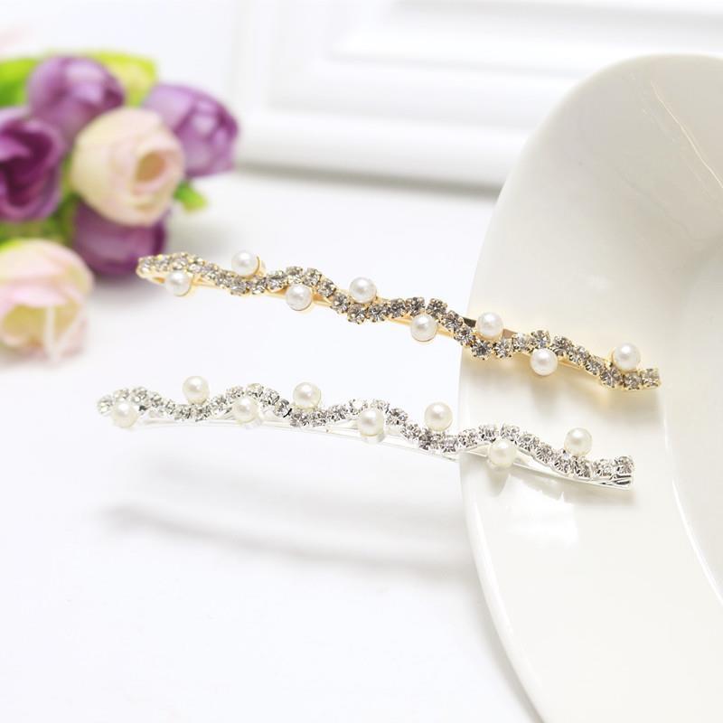 ・カテゴリ: ヘアアクセサリー・スタイル: レディース・素材: ラインストーン・加工: メッキ加工・種類: ダッカールクリップ・カラー展開: 9粒パール（ゴールド）、9粒パール（シルバー）