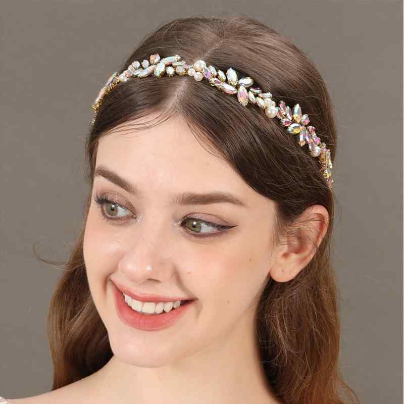 ・カテゴリ: ヘアアクセサリー、カチューシャ、ヘアバンド・スタイル: シンプル ・: ウェーブ・カラー展開: ゴールド、マルチカラー、ロイヤルブルー、グリーン、シルバーグリーン、ローズレッド、シルバー、パープル、レッド・装飾: ラインストーン