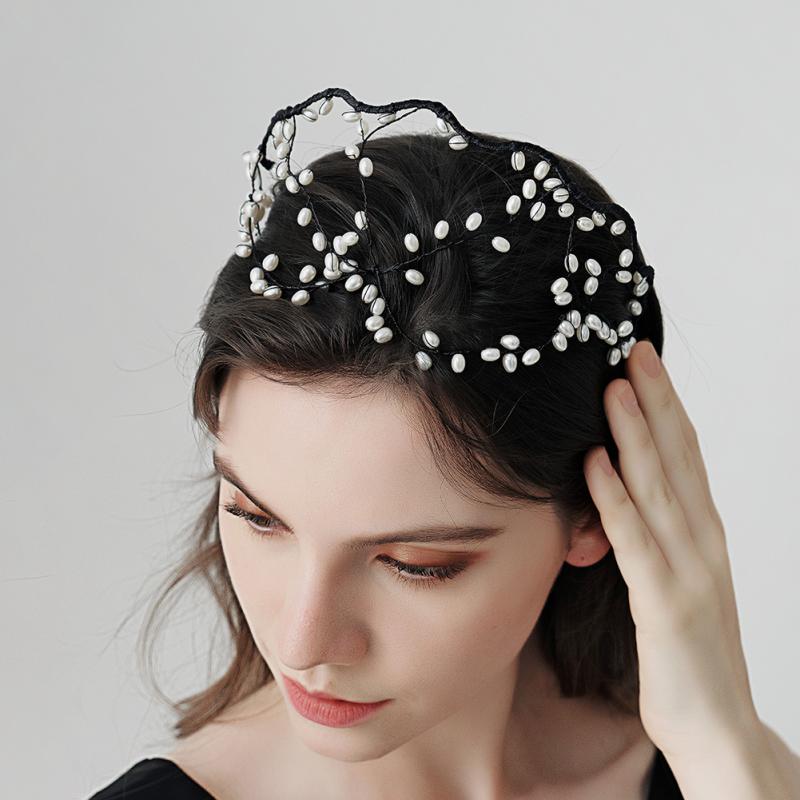 ・カテゴリ: ヘアアクセサリー・素材: パール・カラー展開: ブラック、ホワイト