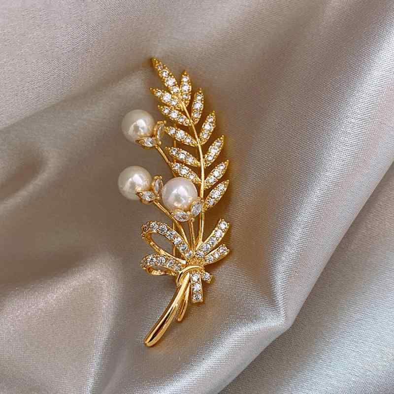 ・カテゴリ: ブローチ・スタイル: 韓国・対象: レディース・素材: 合金・加工: メッキ・: 麦の穂、パール、アシンメトリー・カラー: ゴールド