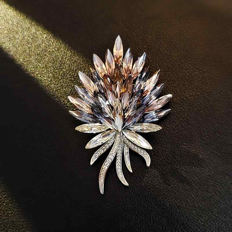 ・カテゴリ: ブローチ・スタイル: スイート・素材: 亜鉛合金・: 花、麦の穂・加工: ラインストーン・カラー: パープル、ブルー・機能: 装飾、ギフト・対象: レディース