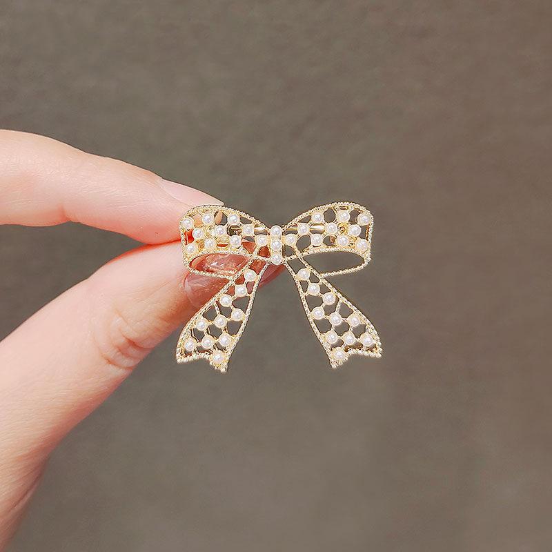 ・カテゴリ: ブローチ・素材: 合金・形状: 葉・加工: メッキ・: リボン・カラー: 透かし彫りリボン・機能: 調整・スタイル: ナチュラル、フレッシュ、スイート・対象: レディース