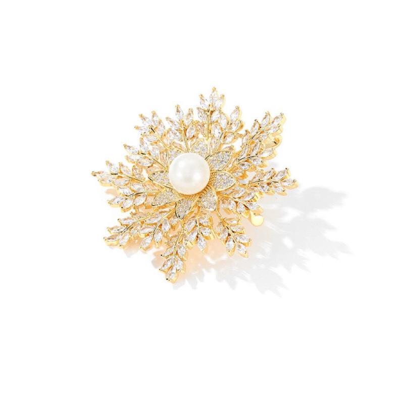 ・カテゴリ: ブローチ・素材: パール・: 花、雪の結晶・加工: メッキ・カラー展開: ゴールド、ホワイト・機能: 2WAY・スタイル: 韓国・パールの直径: 8mm〜9mm・雰囲気: フェミニン、ナチュラル