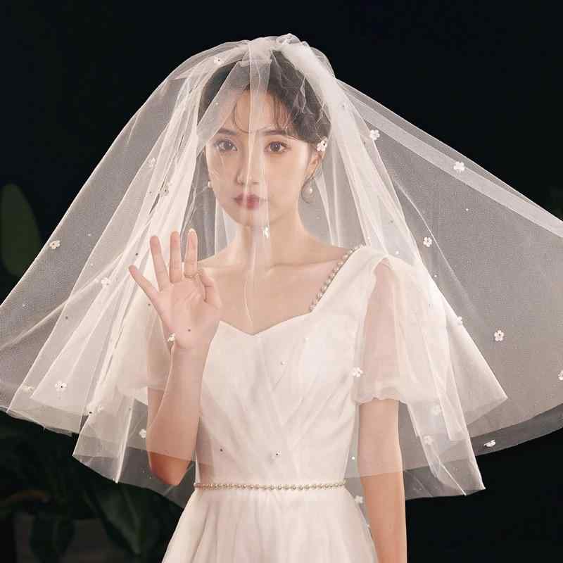 ・カテゴリ: ヘッドドレス・スタイル: ナチュラル・素材: チュール・タイプ: レディース・: 花・形状: ショールタイプ・装飾: 水晶・用途: ウェディング、誕生日、お祝い・カラー: ホワイト（2層、パール、小花付き）・長さ: 60-80cm