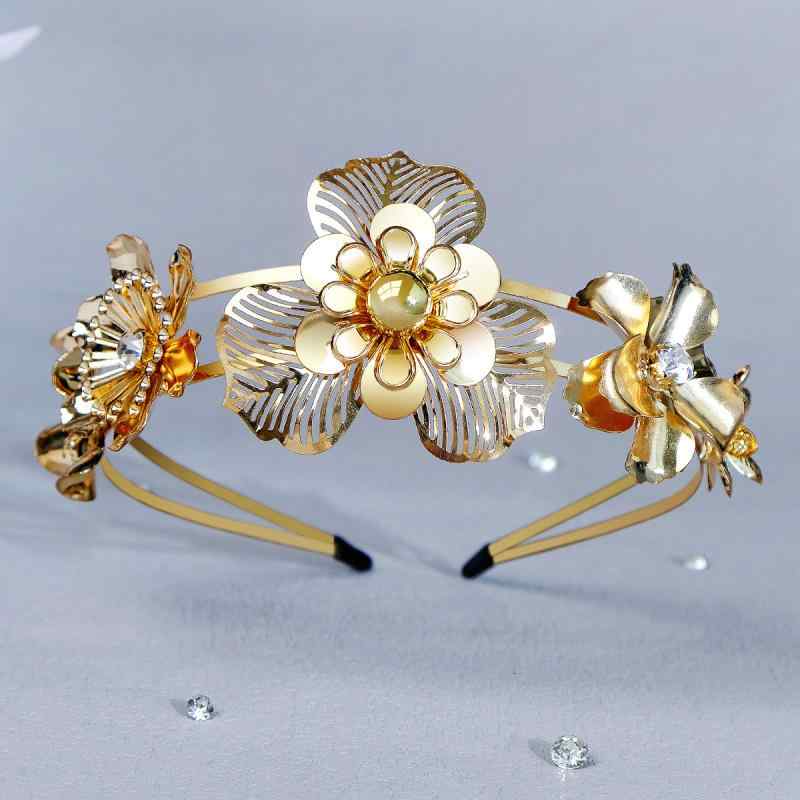 ・カテゴリ: ヘッドドレス・素材: 金属・加工方法: ハンドメイド・要素: フラワー・スタイル: 宮廷風、レトロ・使用シーン: ウェディング、ブライダル、パーティー、フォトスタジオ撮影・対象: レディース・カラー: ゴールド・モチーフ: 植物、花