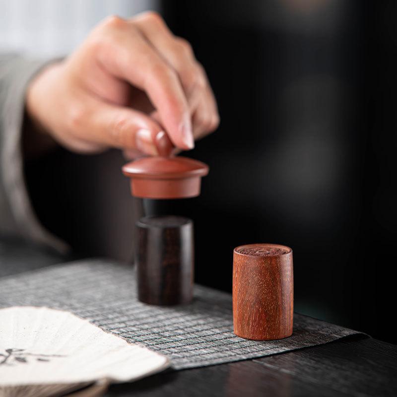 ・カテゴリ: 茶器（蓋置き）・素材: ステンレス、天然木・スタイル: 中国風・カラー展開: 紅檀、紫光檀・サイズ: 2.8×4cm