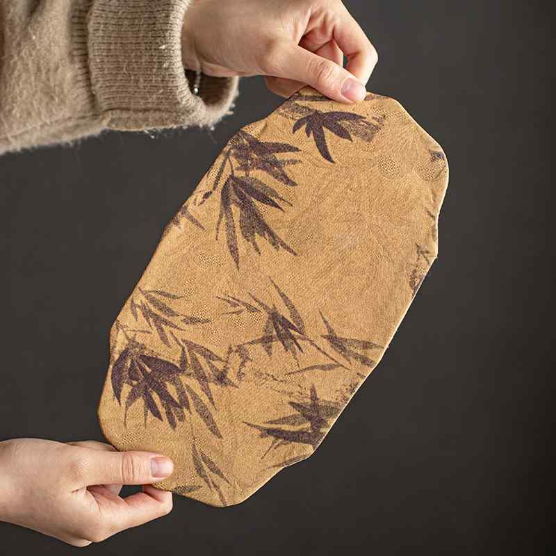 ・カテゴリ: 茶マット・素材: 布・重量: 約100g・スタイル: 新中華様式・カラー展開: 風梅・蝶舞, 風梅・黄竹, 風梅・柿, 海棠・蝶舞, 海棠・黄竹, 海棠・柿, 長方・蝶舞, 長方・黄竹, 長方・柿