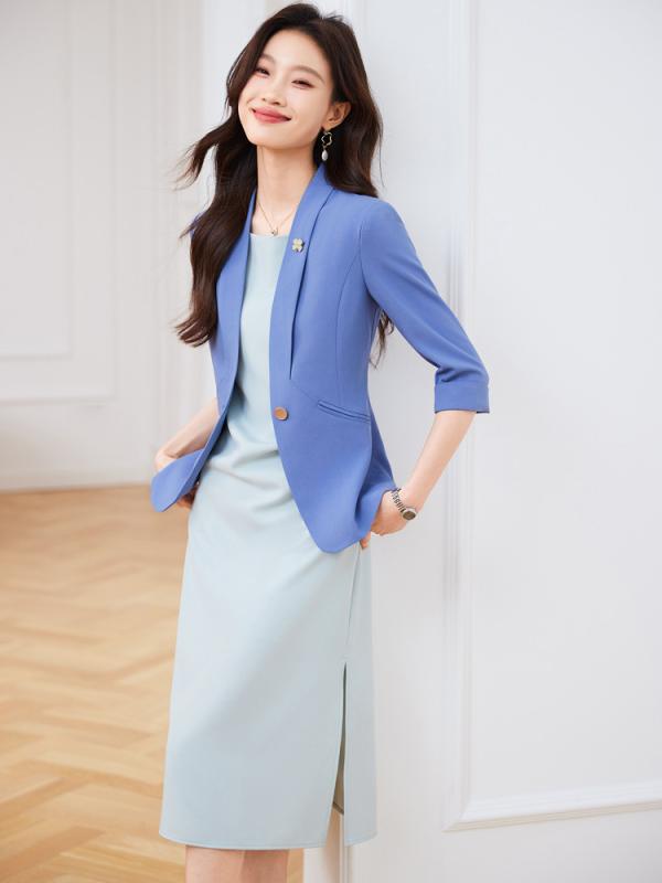 ・主な素材: ポリエステル (90%〜95%)、ポリウレタン (30%以下)・カラー展開: ピンク（ジャケット単品）、ブルー（ジャケット単品）、ブラック（ジャケット単品）、アプリコット（ジャケット単品）、ピンク（ワンピース単品）、ライトグリ...