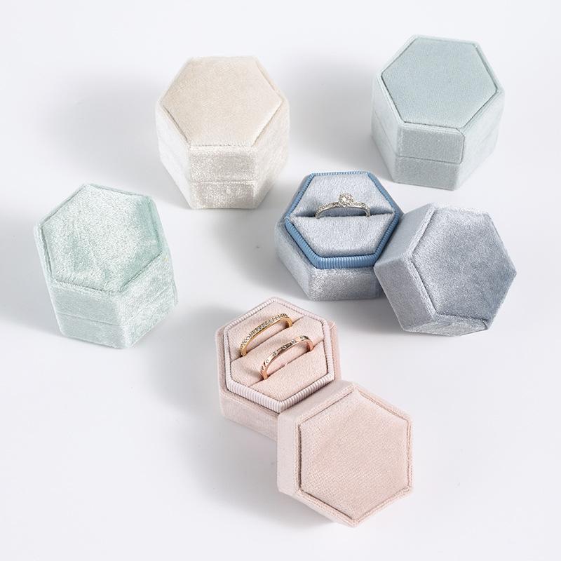 ・素材: イタリアンベルベット・用途: リング用・形状: 六角形・サイズ: 約5×4.7×4.5cm・仕様: シングル、ダブル・誤差: 約2mm