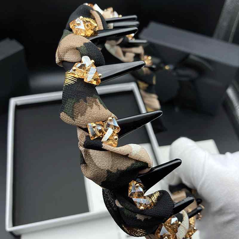 ・カテゴリ: ヘアアクセサリー・素材: 布・加工: ハンドメイド・スタイル: ラグジュアリー・スタイル分類: ファッション、コンミューター・カラー: ブラウン系・対象: レディース