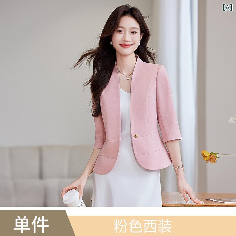 ・カテゴリ: ジャケット・柄: 無地・シルエット: スリムフィット・着丈: ショート（約40-50cm）・ネックライン: Vネック・袖丈: 五分袖・袖の形状: レギュラースリーブ・要素: ボタン・加工: ノンアイロン加工・主な素材: ポリエ...