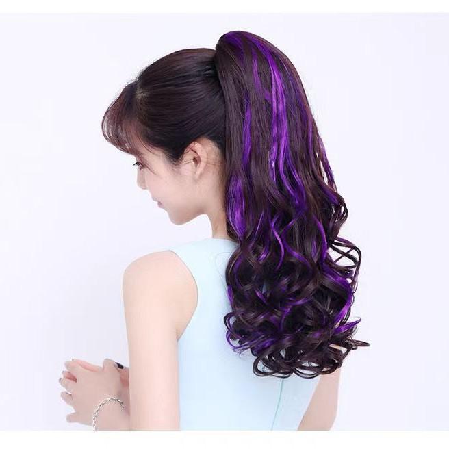 ・対象: レディース・製法: マシンメイド・ヘアアイロン・コテ・染め: ・素材: 耐熱ファイバー・前髪: ロング・スタイル: ナチュラル・機能: ボリュームアップ・カテゴリ: ポニーテール・長さ: 約55cm・カラー展開: 自然黒+パープル...