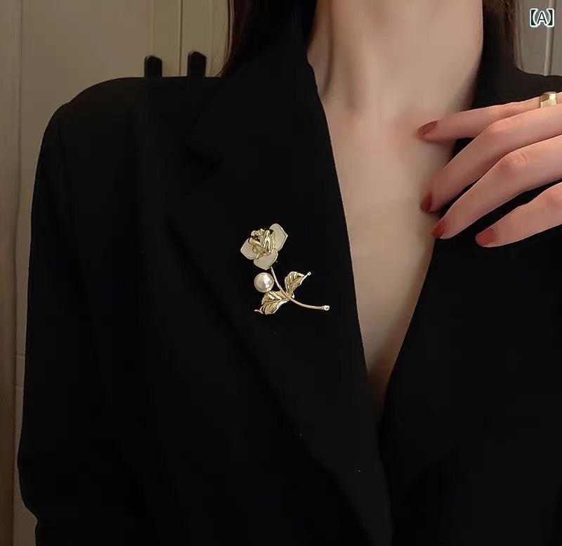・素材: 合金・スタイル: レディース、スウィートクール、個性的・: 花柄、百合・加工: 金メッキ・カラー: ゴールドローズ・種類: ブローチ
