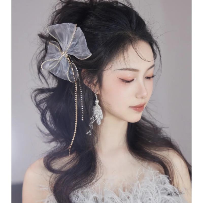・カテゴリ: ヘアアクセサリー・対象: レディース・スタイル: 韓国、フェミニン・加工: ハンドメイド・ヘアクリップの種類: サイドクリップ・カラー展開: ホワイト、レッド、グレー・モチーフ: 蝶、リボン