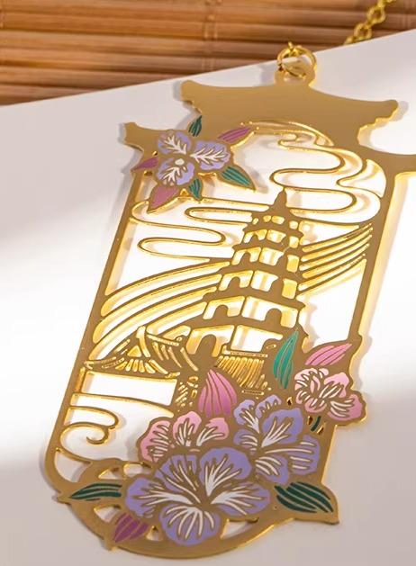 ・外観: 彫刻・素材: 金属