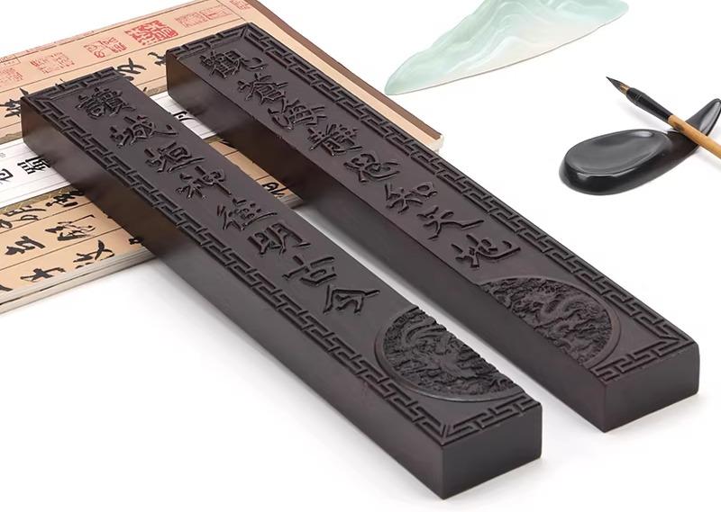 ・文具工芸: 彫刻・外観形状: 四角・素材: 黒梓木・柄: 梅蘭竹菊、観滄海、出水芙蓉、寧静致遠、自足常楽、龍鳳呈祥、八駿図、玉樹後庭花、一帆風順
