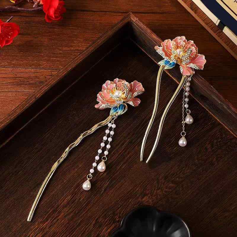 ・素材: 合金・スタイル: 新中華スタイル・モチーフ: 花・加工: メッキ・ギフトシーン: 従業員福利厚生、表彰記念・カラー展開: U型かんざし、一本かんざし・カテゴリ: ヘッドドレス