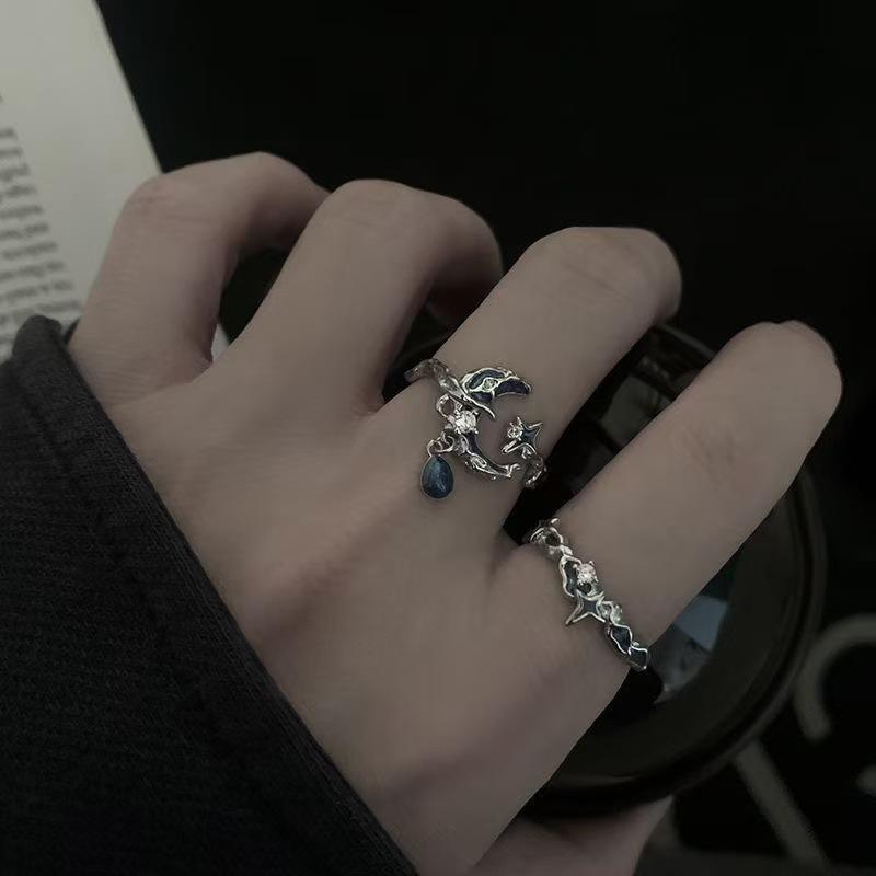 ・カテゴリ: 指輪・主な素材: 金属・モチーフ: 星、月・加工: ドロップオイル加工・仕様: オープンリング・カラー展開: 星、月・スタイル: 高級感、きれいめ・対象: レディース
