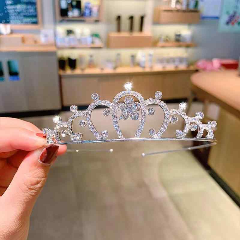 ・カテゴリ: ヘアアクセサリー・素材: 合金・スタイル: 日韓風・対象: レディース・形状: クラウン・加工: 電気メッキ・装飾: ホワイトクリスタル、ラインストーン・用途: 結婚式、誕生日、旅行、お祝い、展示会、記念日、ギフト、式典