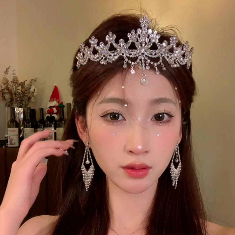 ・カテゴリ: ヘアアクセサリー・スタイル: 欧米風・素材: 金属・: クラウン・装飾: ジルコニア・おすすめシーン: 誕生日・カラー展開: クラウン、ティアドロップカチューシャ