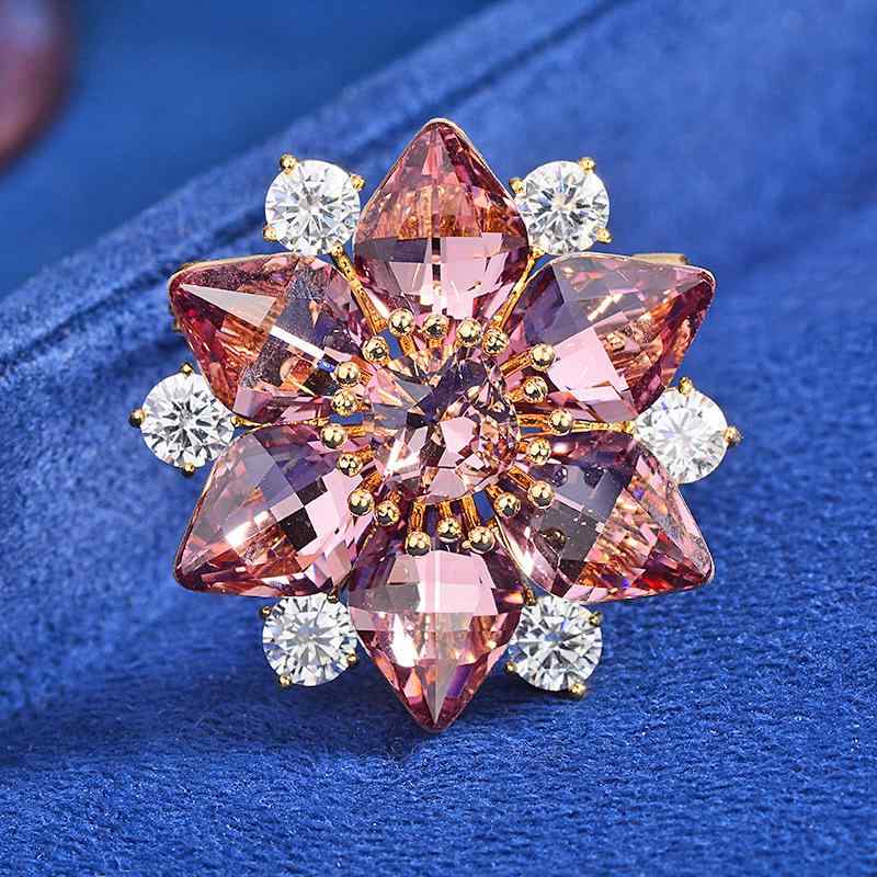 ・カテゴリ: ブローチ・素材: 銅、ジルコニア・加工: メッキ加工・モチーフ: 雪の結晶・カラー展開: ブルー、パープル・スタイル: 通勤、オフィス・テイスト: エレガント・対象: 女性・機能: 装飾、ギフト、固定用