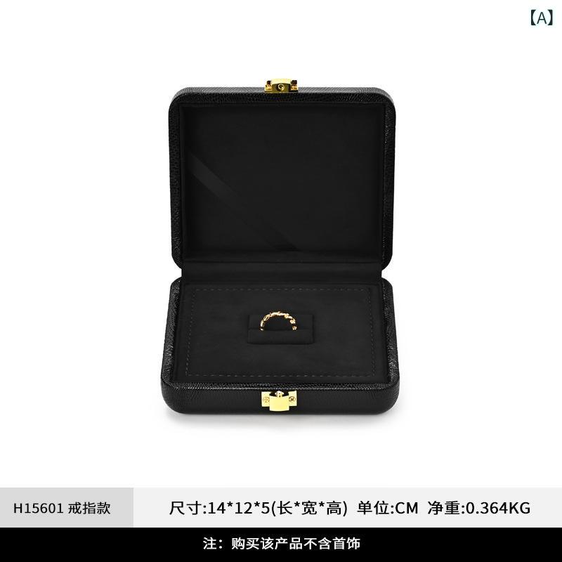 ・タイプ: フリップ式・素材: ベルベット・外装素材: レザー・カラー展開: ブラック、ベージュ・バリエーション: リング用、ペンダント用、セット用、20個用リング、12個用ペンダント、裸石用、大ネックレス用・層数: 1層・加工: ダイカス...
