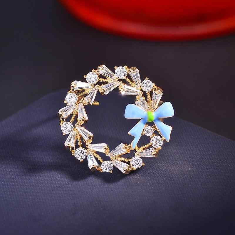 ・カテゴリ: ブローチ・素材: 銅、ジルコニア・加工: メッキ・カラー: ゴールド・モチーフ: 花、植物・テイスト: エレガント、コンサバ・対象: レディース・機能: 装飾、固定、ギフト