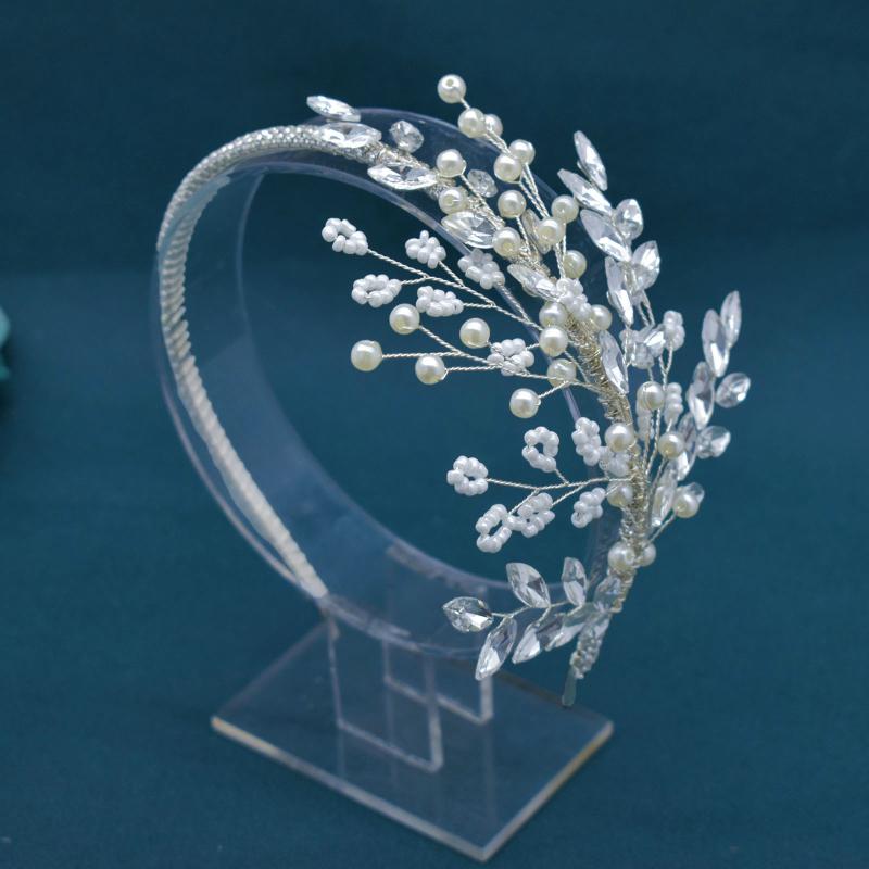 ・カテゴリ: ヘッドドレス・素材: ラインストーン・製法: ハンドメイド・カラー: シルバー・要素: リング、ライン・スタイル: ・特徴: 柔軟、変形自在、ラインストーンフラワー装飾、ブライダル用・対象: レディース・柄: ジオメトリック