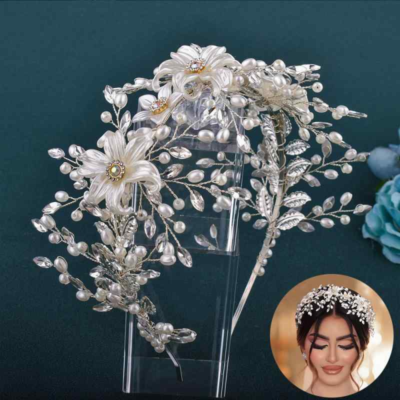 ・カテゴリ: ヘアアクセサリー・素材: ラインストーン・加工: ハンドメイド・スタイル: ナチュラル・テイスト: フェミニン・モチーフ: 花、植物