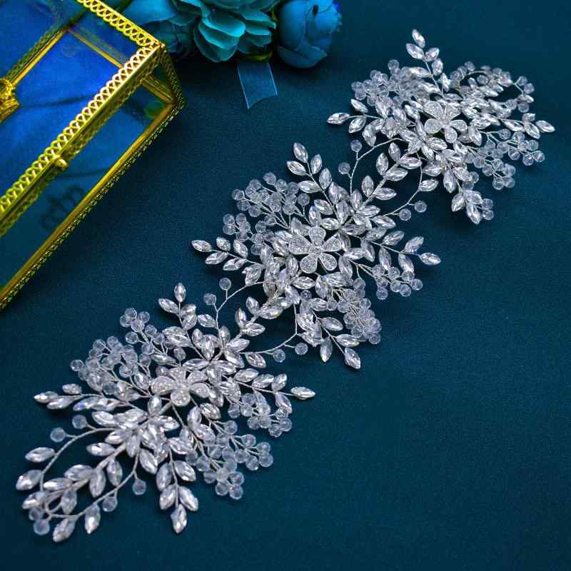 ・カテゴリ: ヘッドドレス・素材: ラインストーン・加工: ハンドメイド・カラー: シルバー・スタイル: ・要素: サークル、幾何学・対象: レディース