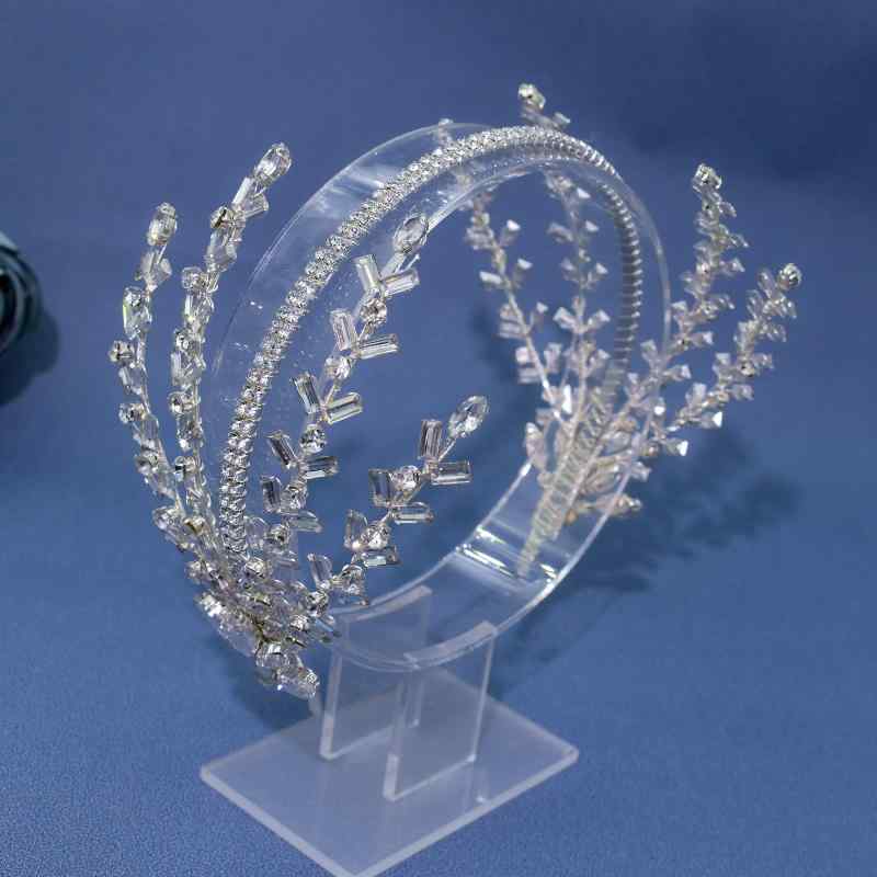 ・カテゴリ: ヘッドドレス・スタイル: ・素材: ラインストーン・要素: リング、幾何学模様・カラー展開: シルバー、ゴールド・対象: レディース