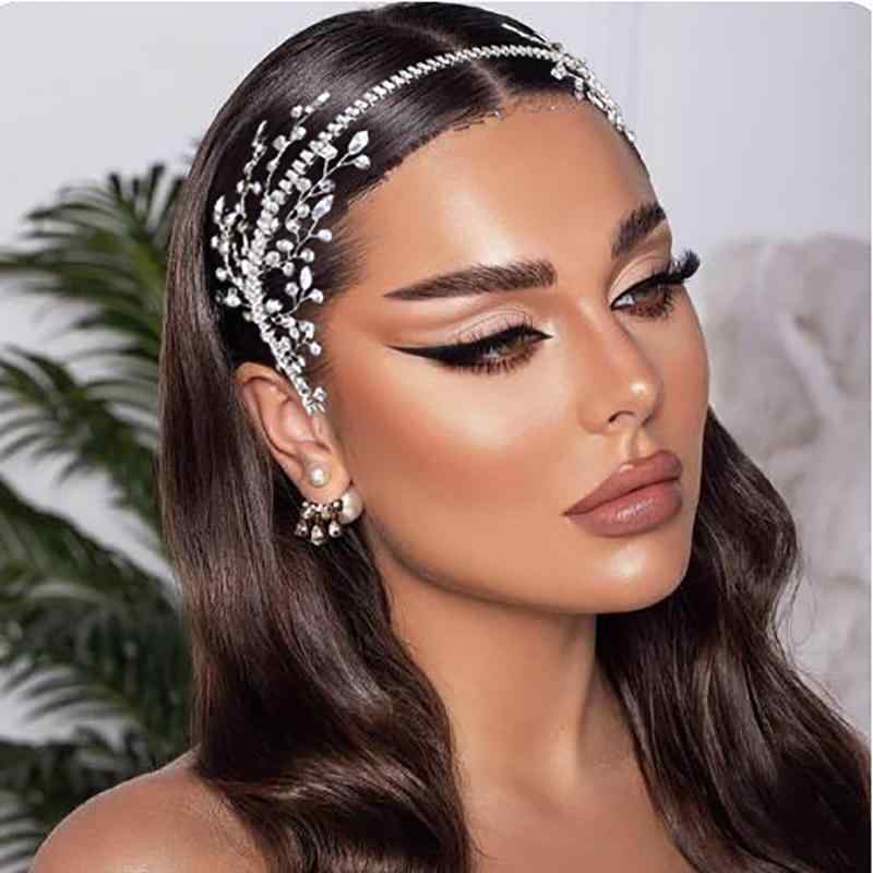 ・カテゴリ: ヘッドドレス、カチューシャ、ヘアバンド・スタイル: 欧米風・素材: 合金・対象: レディース・: フラワー・カラー: シルバー・装飾: ラインストーン・用途: 結婚式