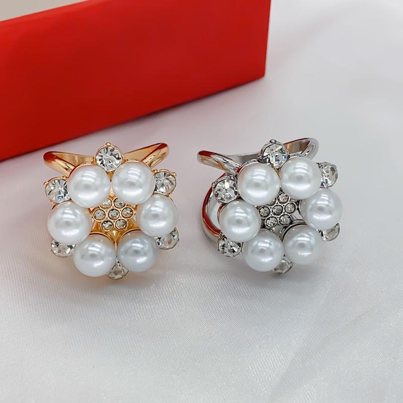 ・素材: 合金・スタイル: シンプル・対象: レディース・: 星型・加工: メッキ・活用シーン: 結婚式、誕生日、旅行記念、祝日、新築祝い、展示会、記念品、ギフト・要素: 幾何学・装飾素材: ラインストーン・サイズ: 約21mm・カラー展開...