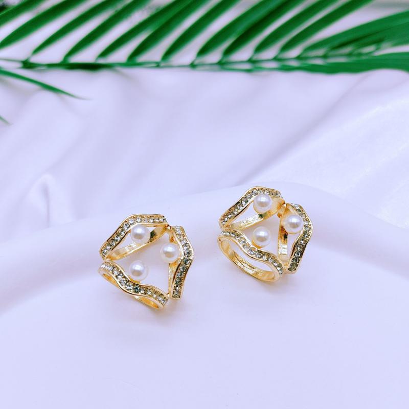 ・素材: 合金・スタイル: シンプル・タイプ: レディース・: クラウン・加工: メッキ・ギフトシーン: 結婚式、誕生日、旅行記念、祝日、新築祝い、展示会、広告宣伝、従業員福利厚生、周年記念、ビジネスギフト、開業祝い、表彰記念、広報企画・カ...