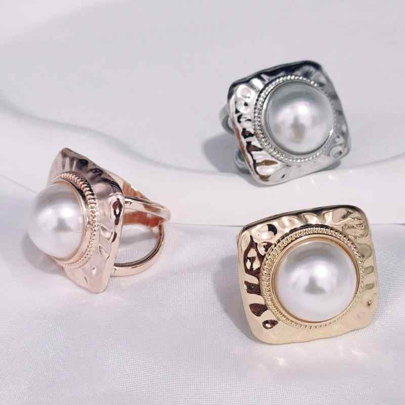 ・素材: 合金・スタイル: ・タイプ: レディース・形状: 幾何学型・加工: メッキ加工・カラー展開: ゴールド、シルバー、ピンクゴールド・サイズ: 約21mm・要素: メタル、幾何学