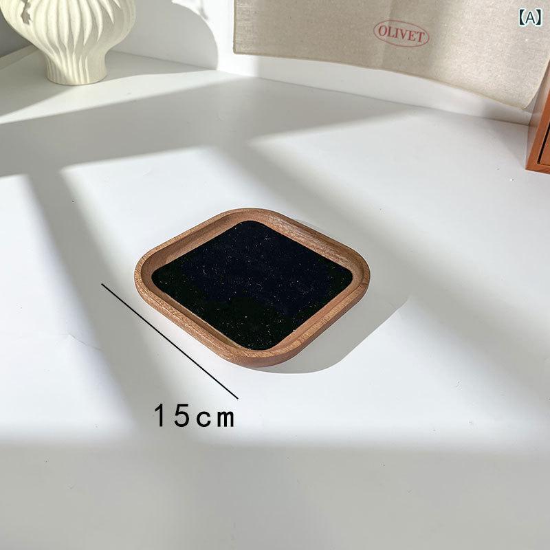・タイプ: 一体型・素材: 木、ベロア・形状: 幾何学型・カラー展開: ブラック、グリーン、レッド・サイズ展開: 15*15cm、25*13cm、30*20cm、3分割・層数: 1層・スタイル: 北欧風