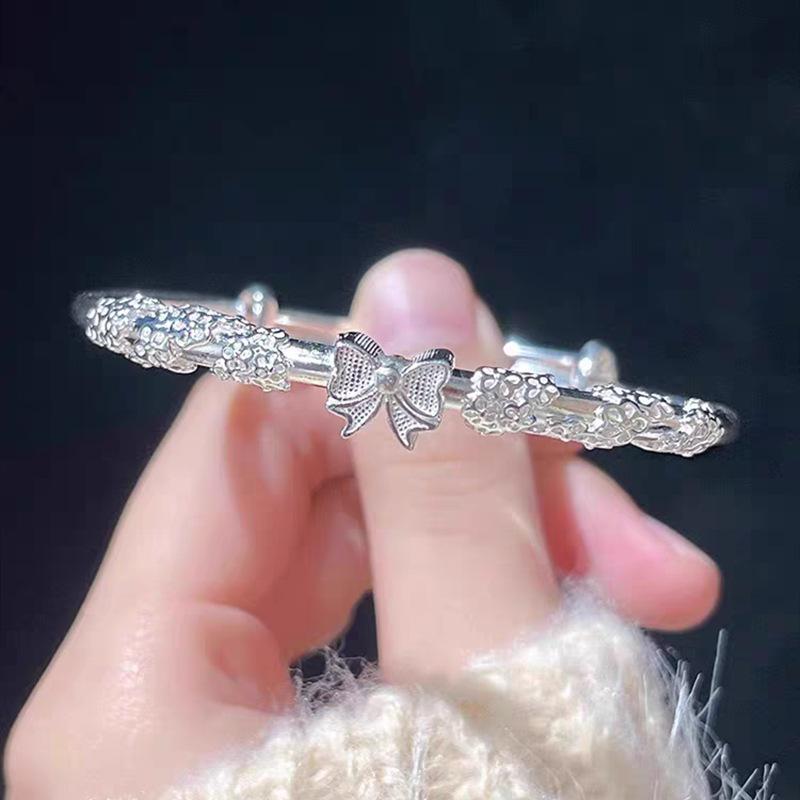 ・カテゴリ: ブレスレット・スタイル: プリンセス・テイスト: ガーリー・素材: 合金・加工: メッキ・要素: リボン・カラー: シルバー・重量: 約18g